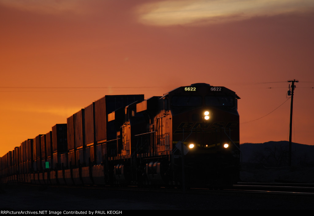 A Magnificient Californis Sunset backdrops the Arrival of BNSF 6622 as she slows down for the ...